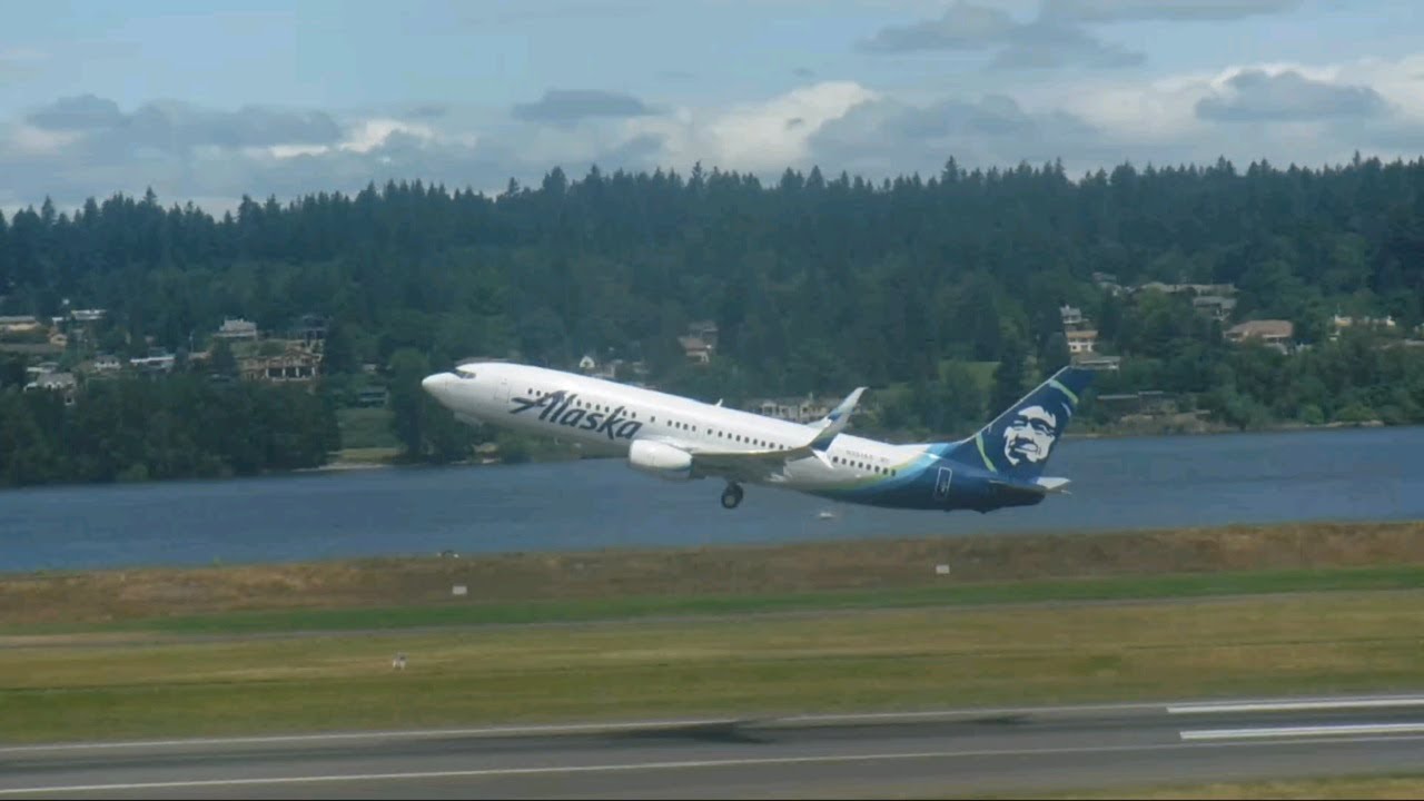 Alaska Airlines Boeing 737-890 [N581AS] Takeoff from PDX - YouTube
