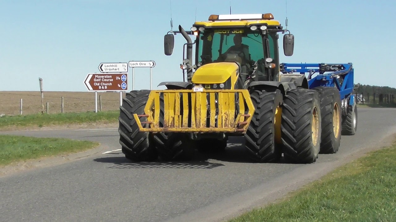 Wide tractor between lhanbryde and urquhart - YouTube