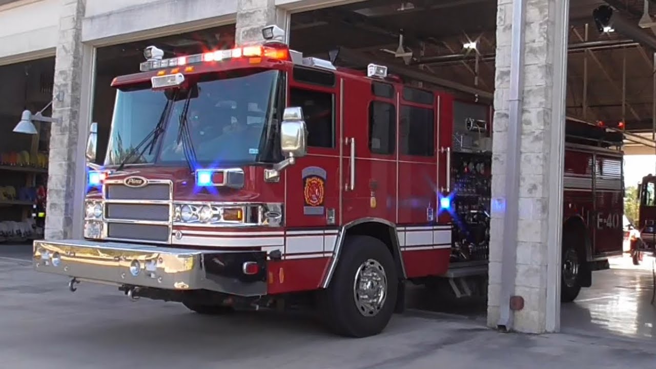 Boerne Fire Department Engine 40 Responding - YouTube