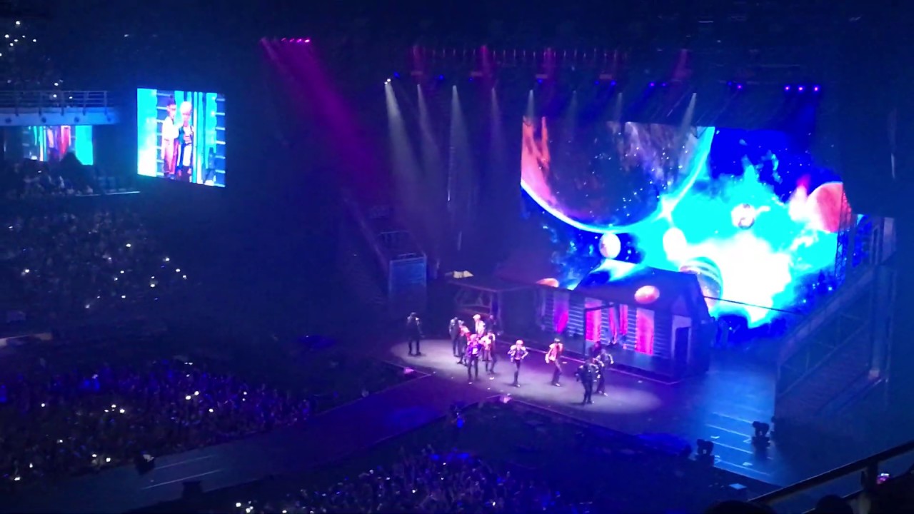 EXO 엑소 - Tempo (EXO PLANET #5 EXplOration IN KUALA LUMPUR 2019) FANCAM ...