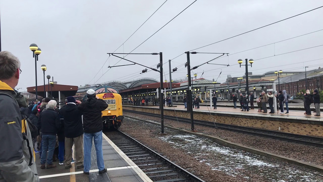 Deltic D9009 mega clag at York - YouTube