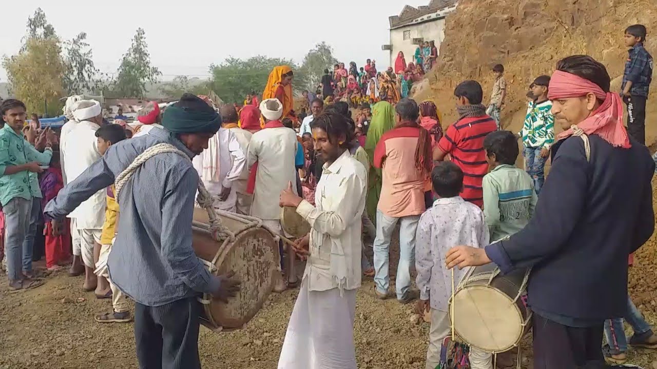 #Dholiya Aadivasi riti rivaj dholiya//आदिवासी ढोलीया मादल - YouTube