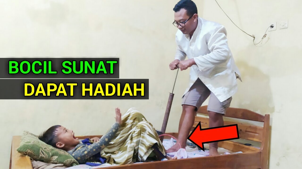 Bocil sunat dapat hadiah kejutan || Sunat Lucu - YouTube