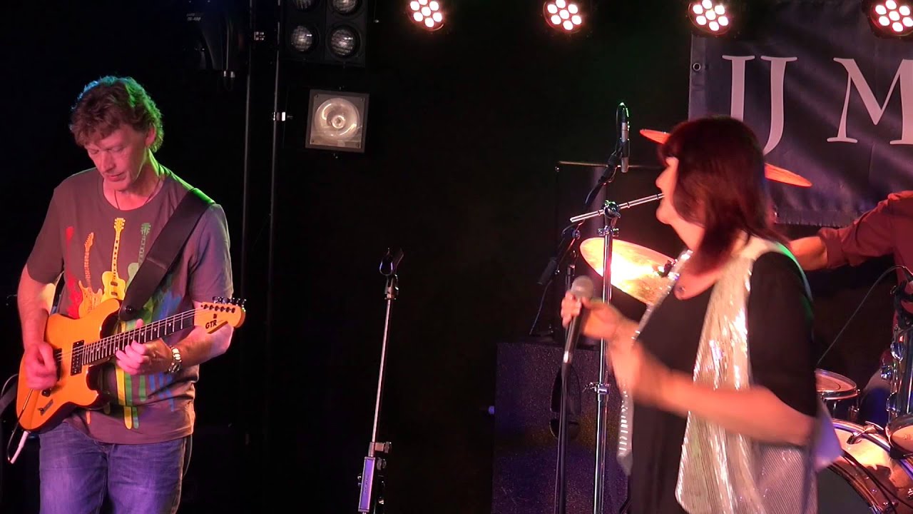 Jellyfish pop rock coverband live in JJ music house - YouTube