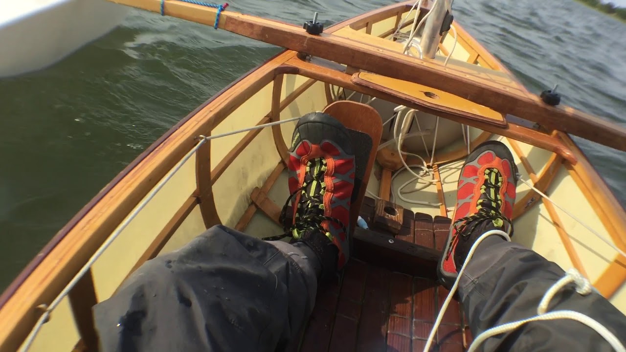 Skin Kayak Trimaran New sprit sail test - YouTube