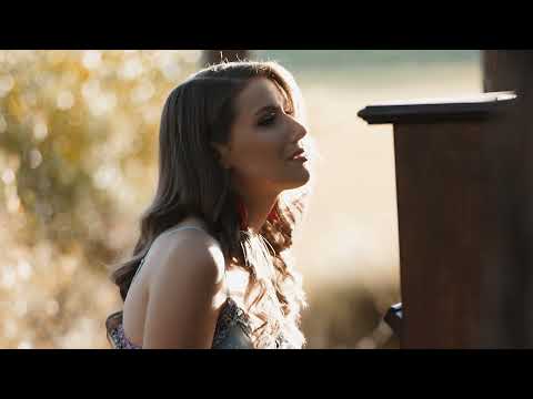 Courtney Keil | Singer Songwriter Country Music Performer