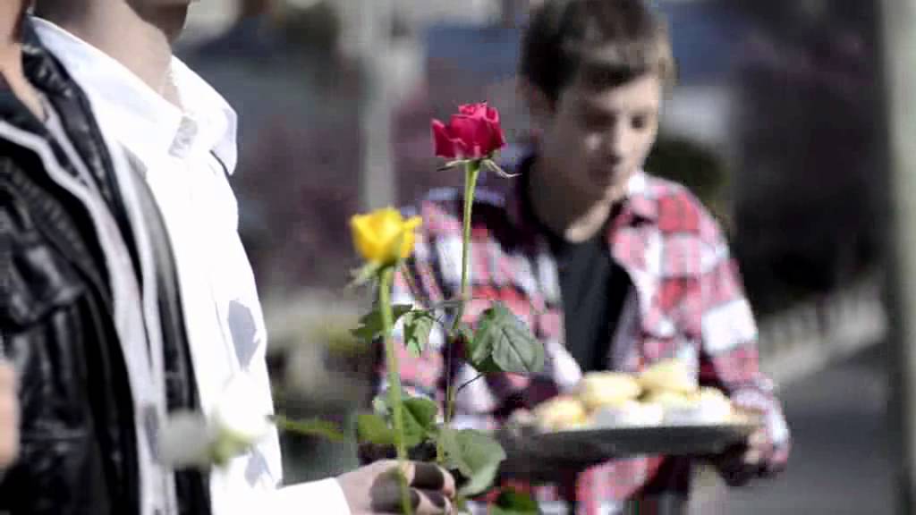 4 Roses Flour Commercial - YouTube