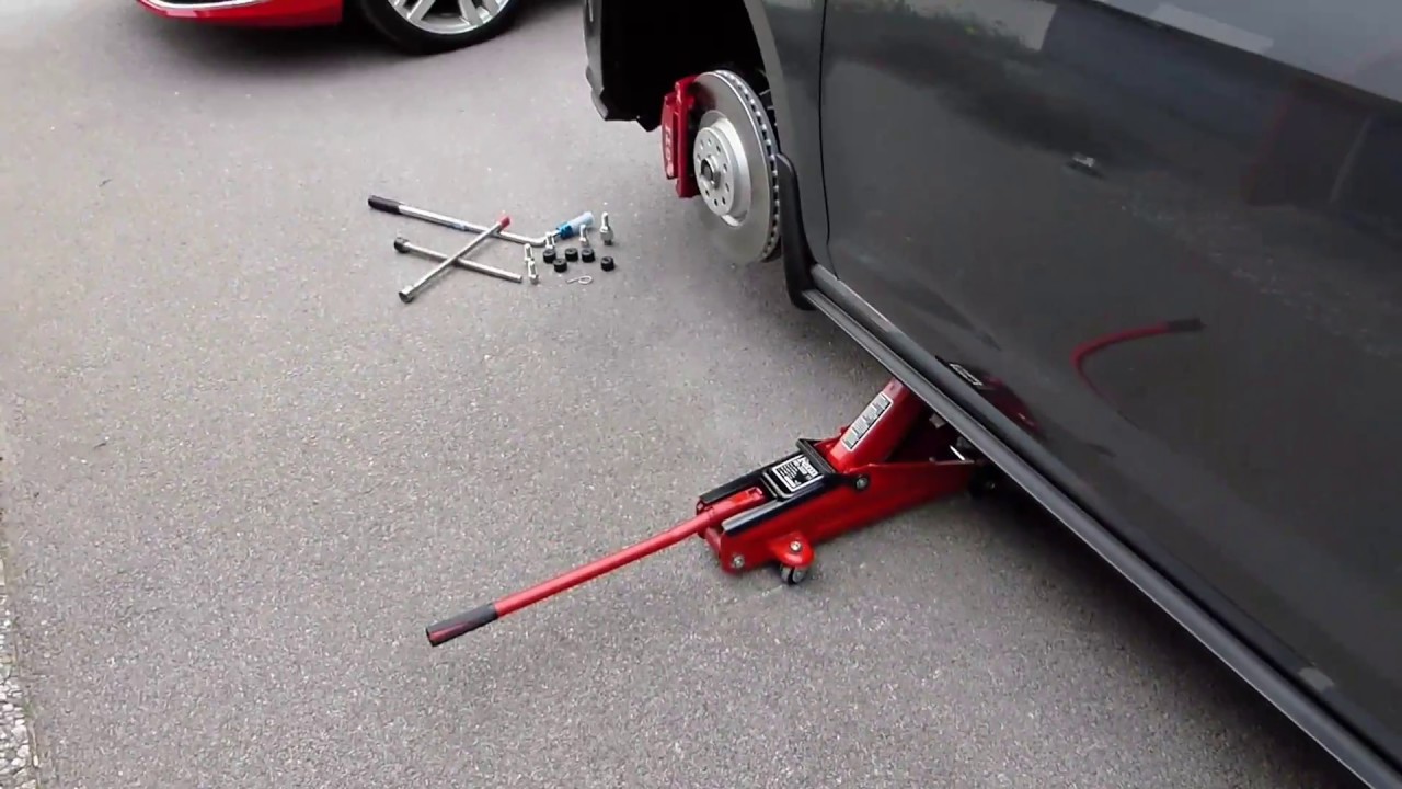 Front Brakes and DCC suspension on MK 7.5 GTI - YouTube