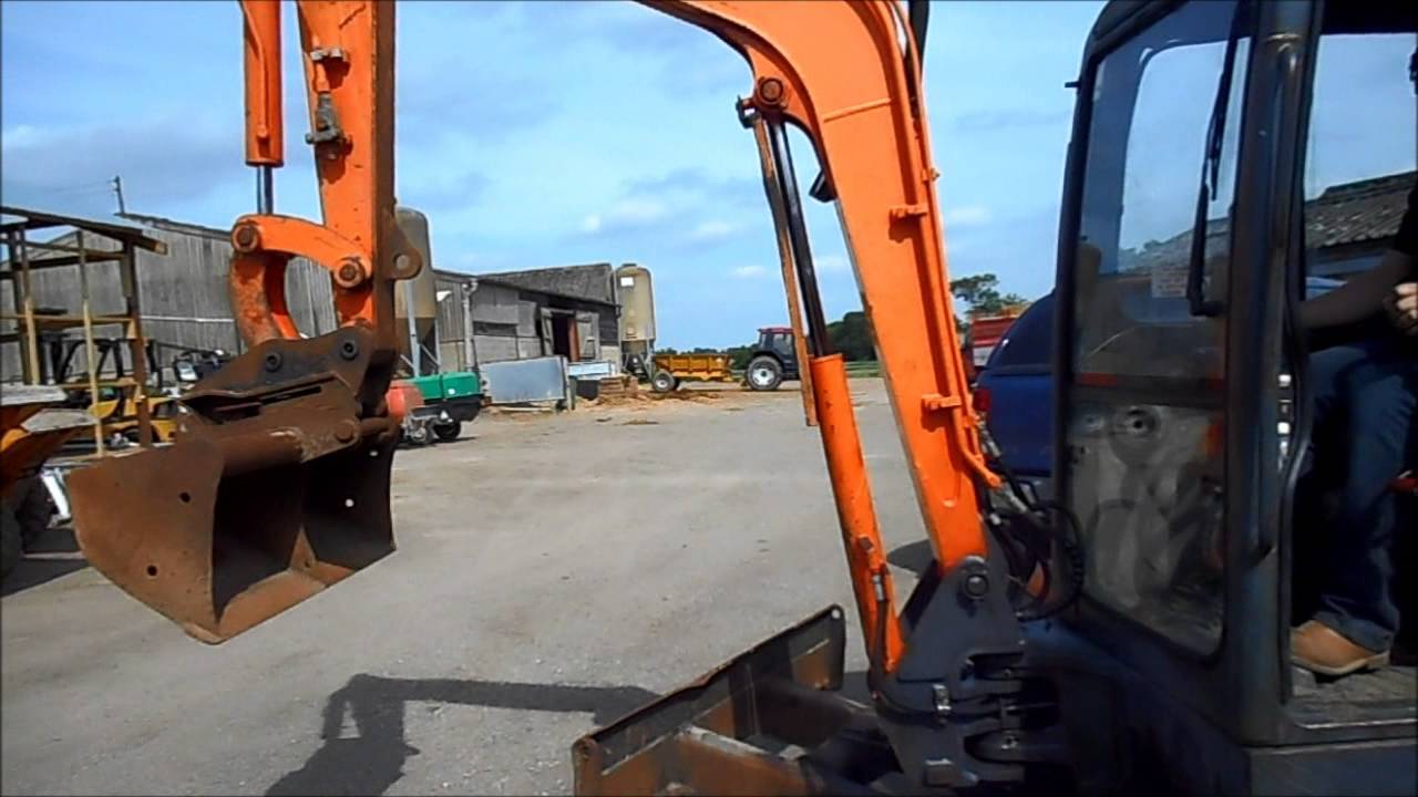The Auctioneer Ltd PRESENTS...MACHINE TEST DRIVE...Daewoo 030 Digger ...