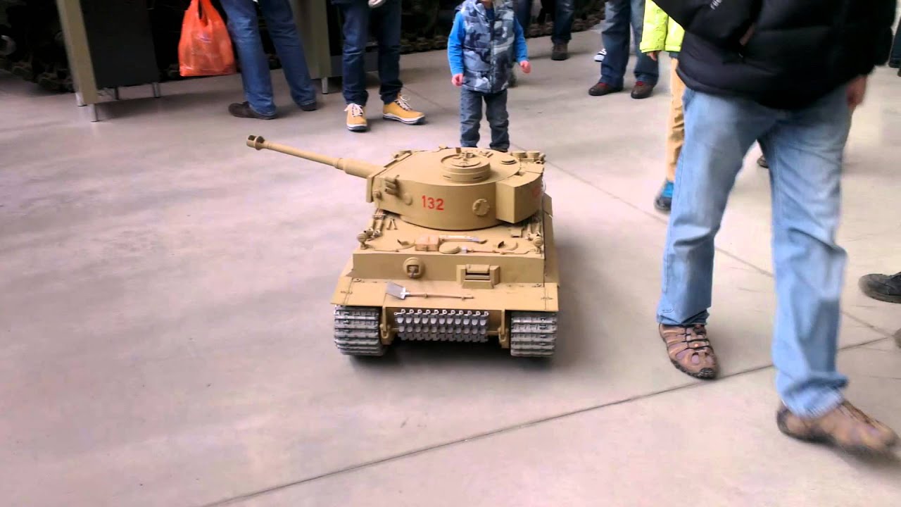 Tiger RC, Bovington Tank Museum, 2013 - YouTube
