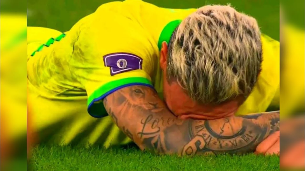 Brazil football team sad moment| Neymar crying| Brazil vs Croatia - YouTube