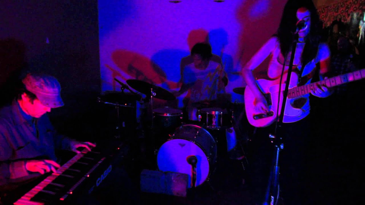 Aye Aye Rabbit @ Big Snow - YouTube