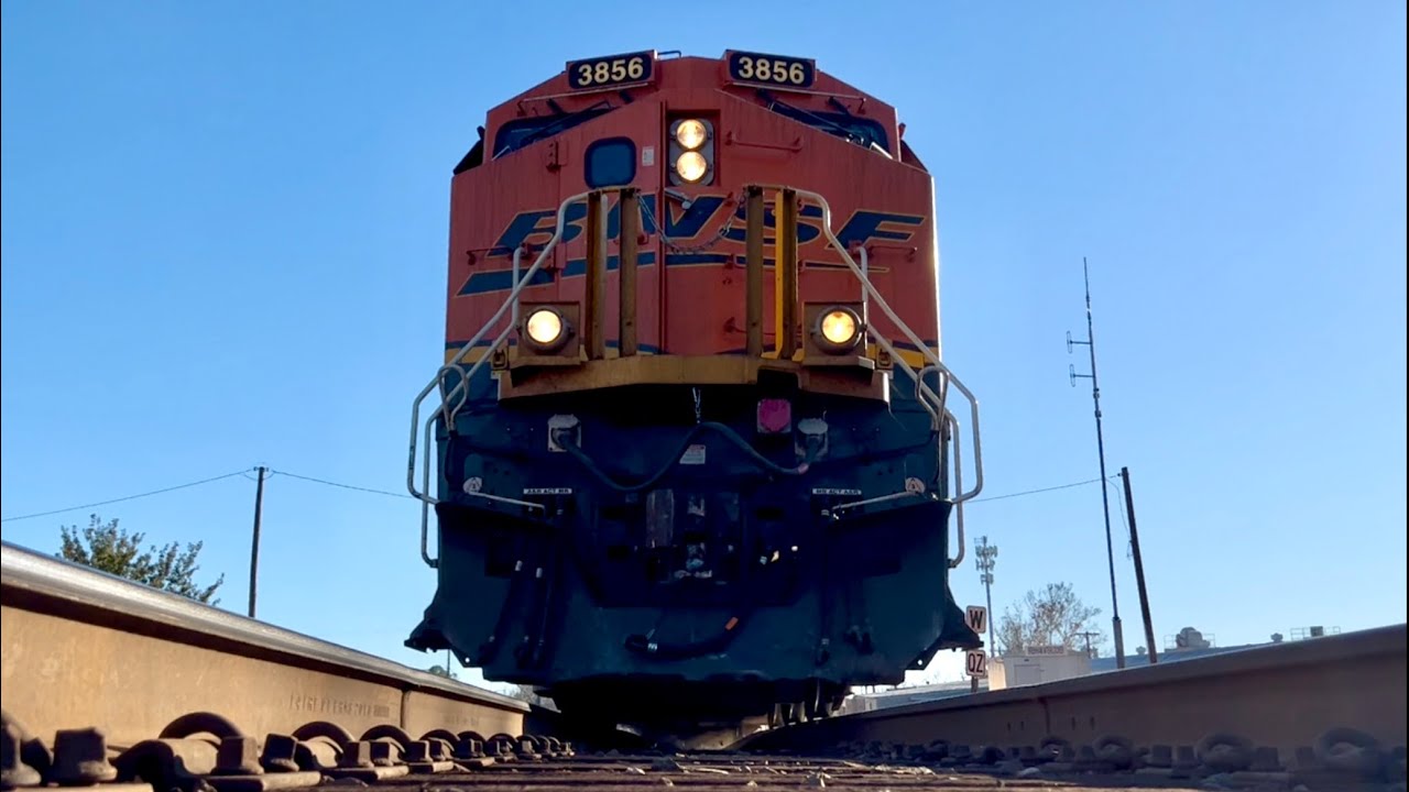 BNSF 3856 Leading Northbound Manifest in Brenham, TX, 2/6/26 (Track ...