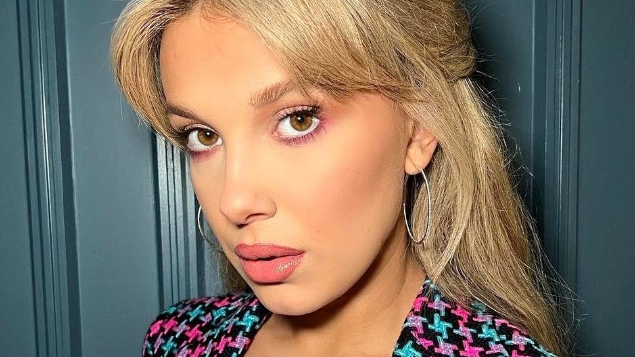 Watch Millie Bobby Brown at the pool with her boyfriend - YouTube