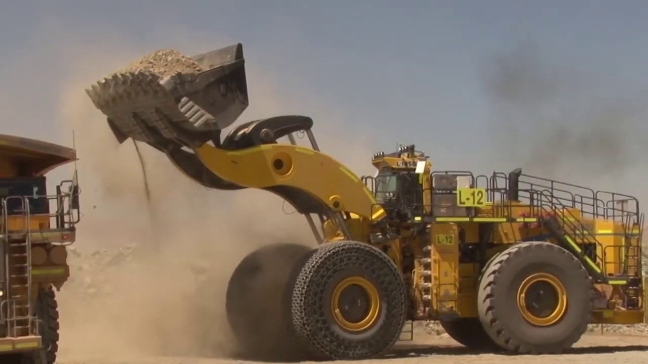 Komatsu wheel loader L-1850 - YouTube
