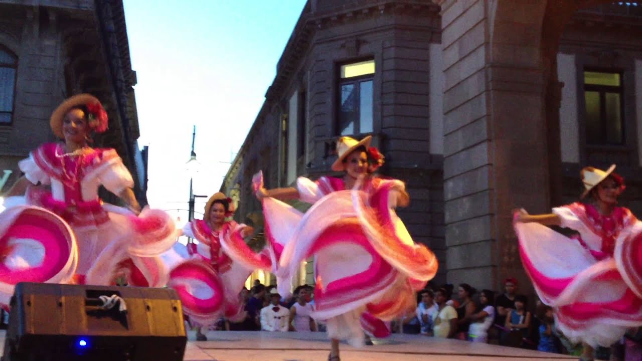 Ballet Folklorico de San Luis Potosi - Colima (Morisma) - YouTube