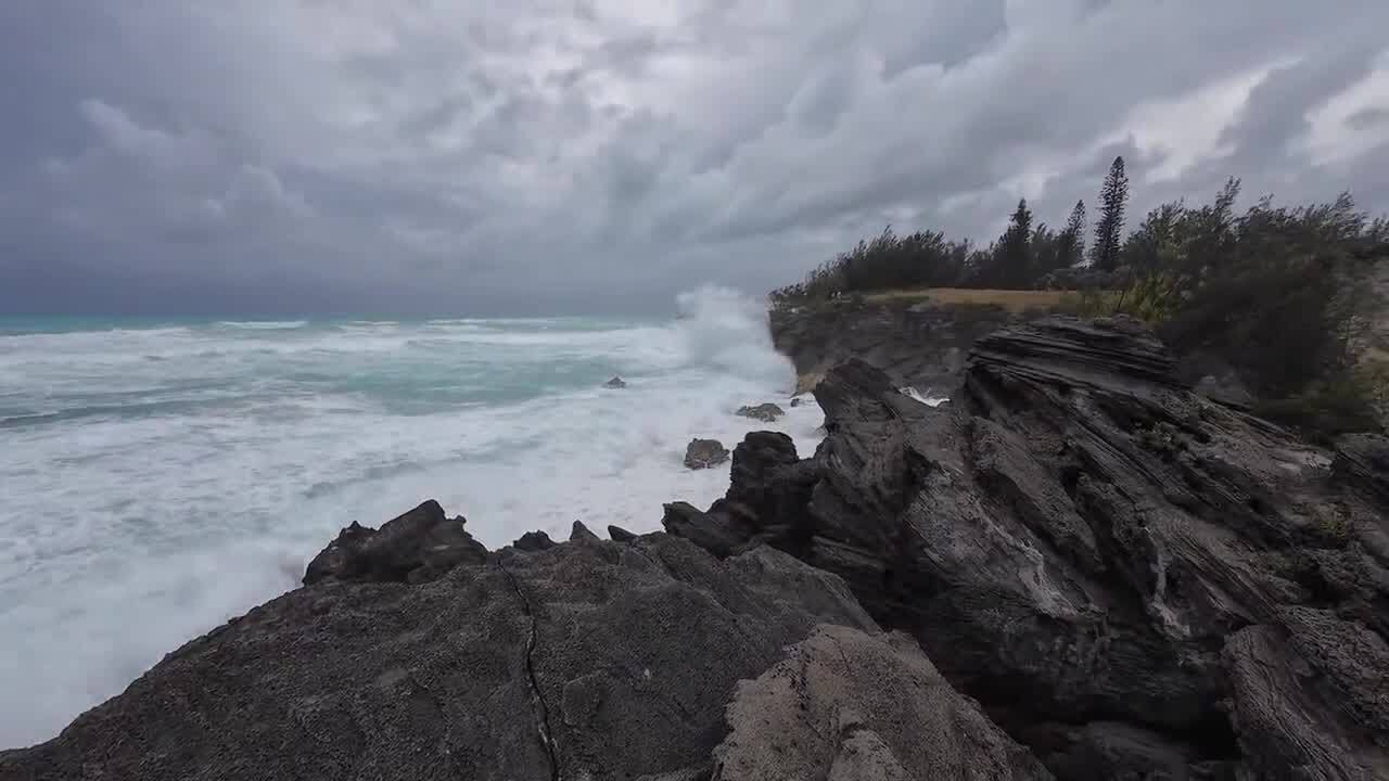 Bermuda Under Tropical Storm Warning as Hurricane Lee Brings Pounding ...