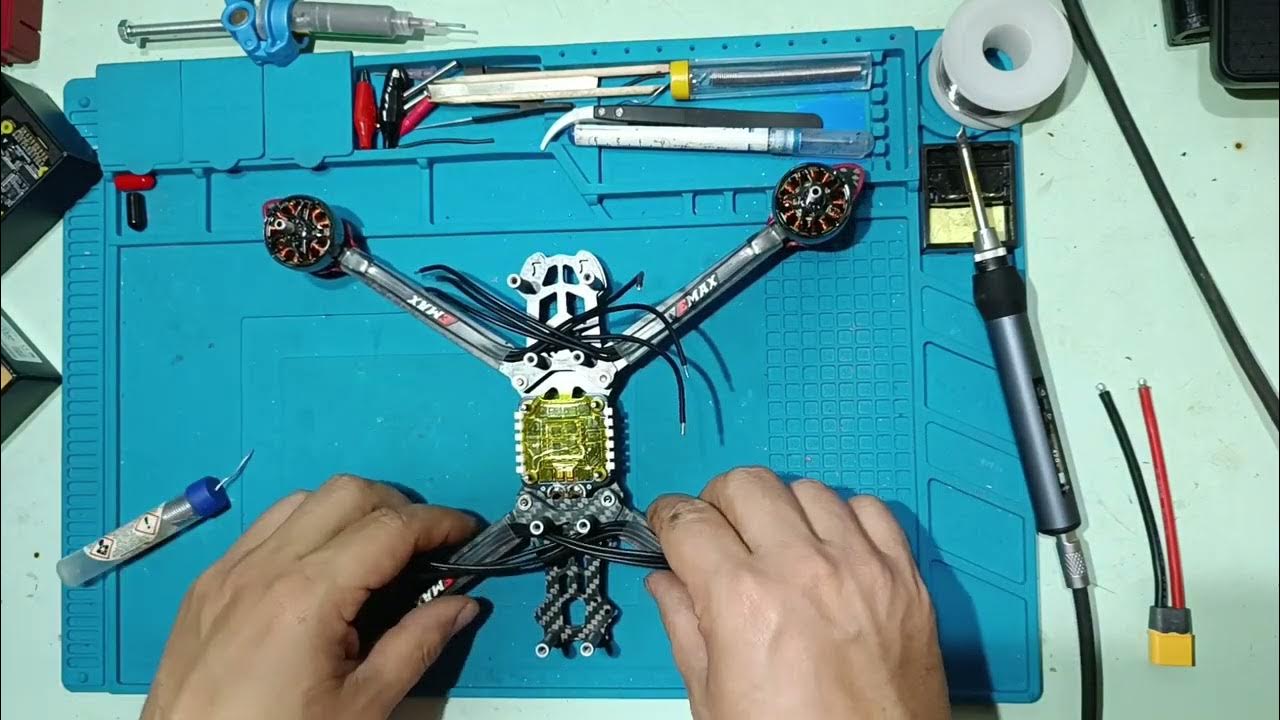 Встановлення SpeedyBee F4V3 - YouTube