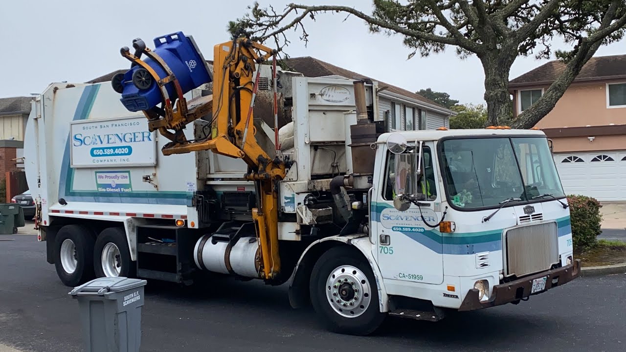 Autocar WXLL Labrie Cool Hand Garbage Truck on Split Cart Recycling ...