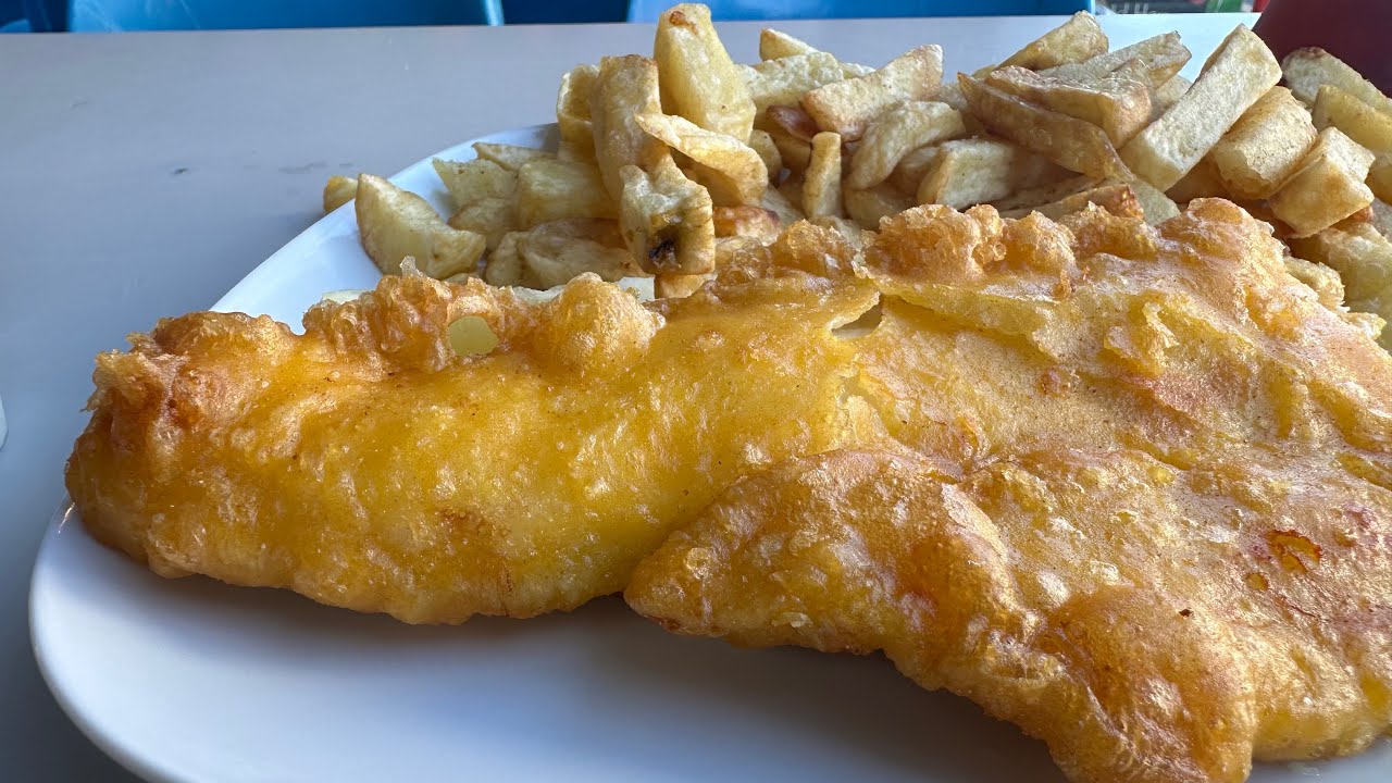 MIAH’S LIFE IN THE UK 🇬🇧 is live EATING FISH & Chips | Large cod and ...