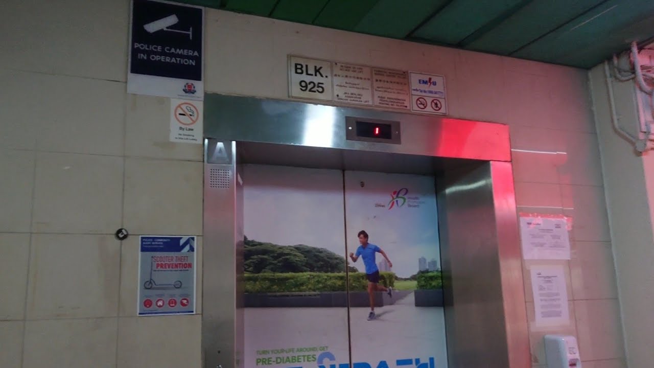 Block 925 Yishun Fujitec Elevator [Lift A] - YouTube