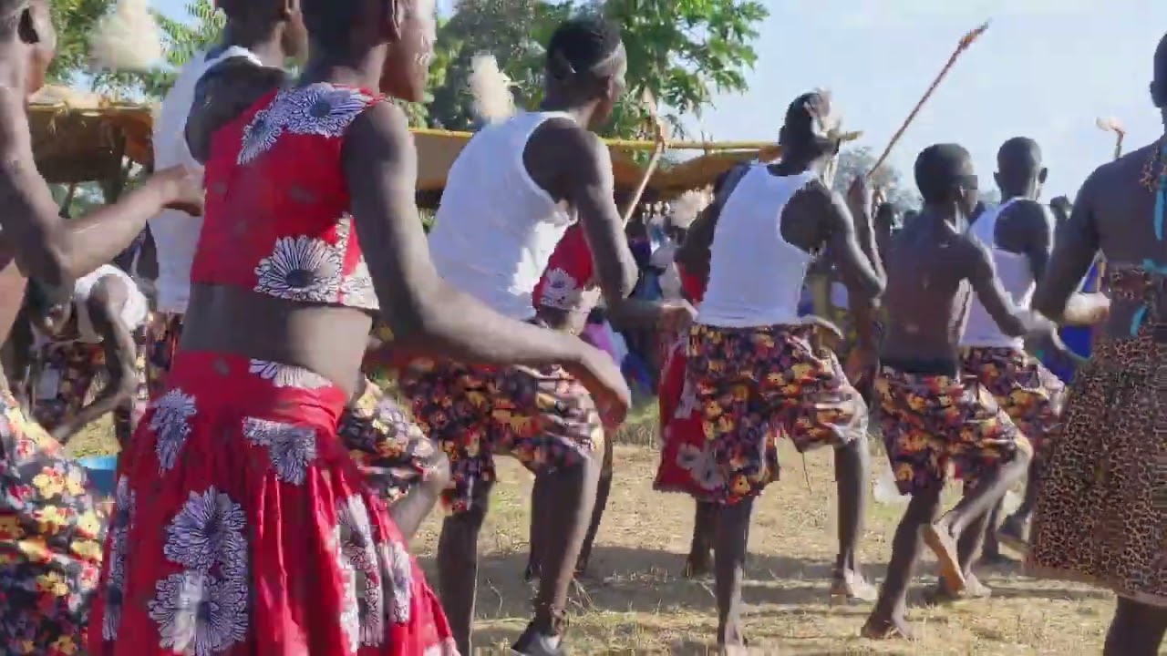 Acholi traditional dance DINGI DINGI uganda - YouTube