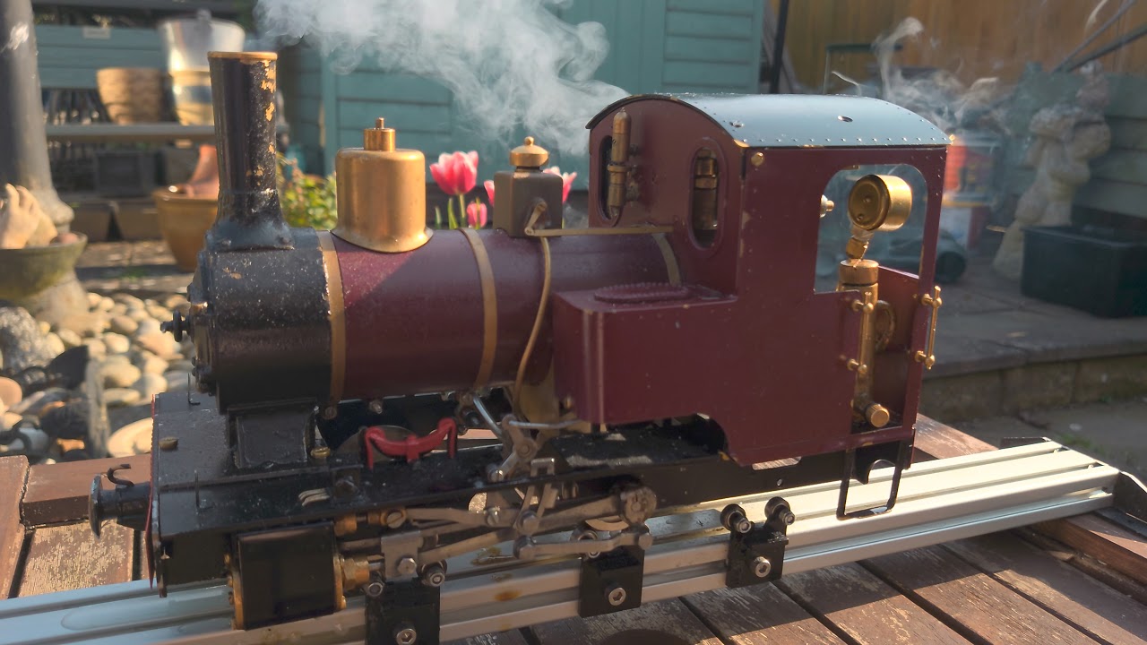 Roundhouse Billy running 4k HDR - YouTube