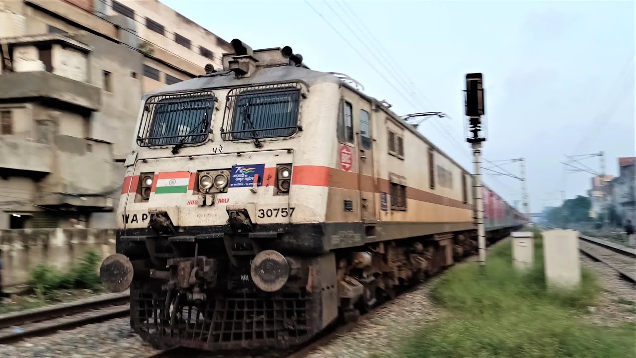 (12925) Paschim SF Express (Bandra Terminus - Amritsar) With (BRC) WAP7 ...