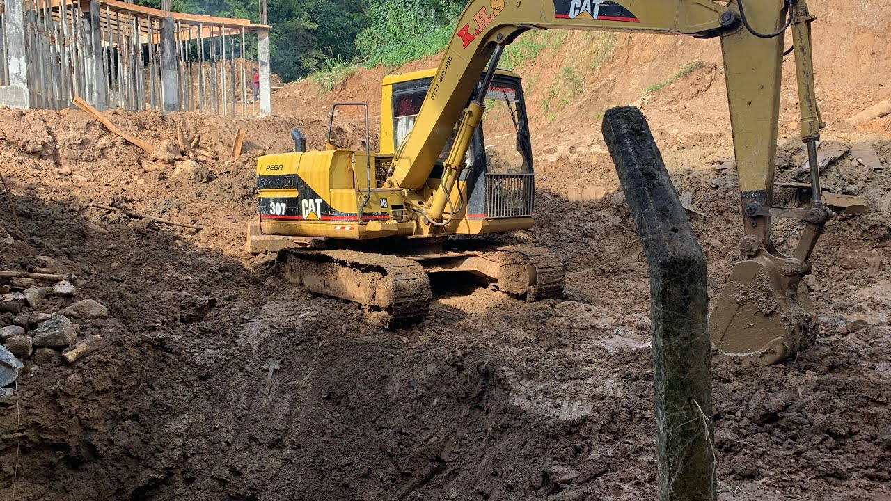 Excavation mud footing - YouTube