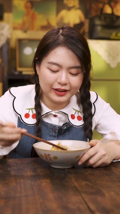 小时候在家里吃螺蛳粉被妈妈赶去厕所吃,长大后在公司吃螺蛳粉被老板喊去办公室喝茶! Youtube