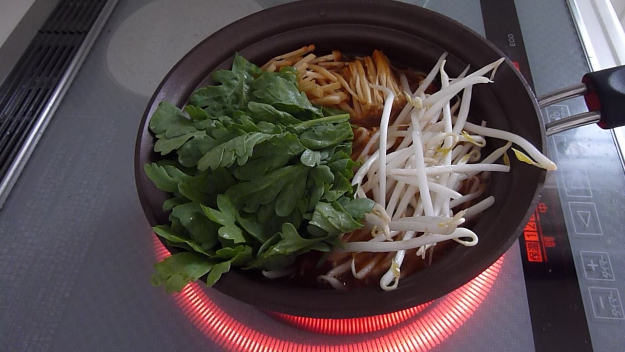 Kimchi Nabe kimuchi hot pot How to make キムチ鍋 - YouTube