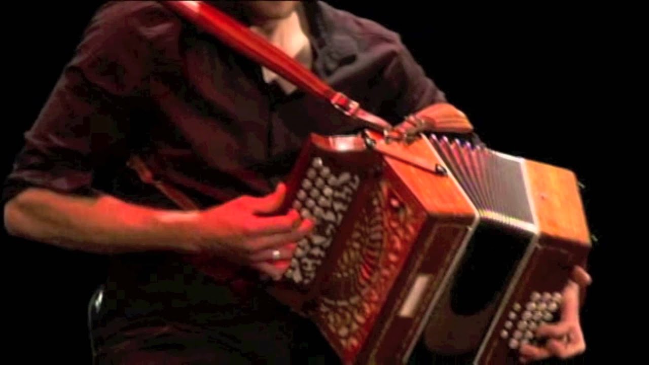 Caravan Circus Vincent Rouard - YouTube