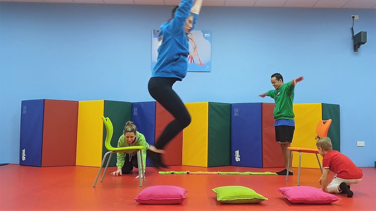 10 Minute Kids Mini-Class | Bonus Home Obstacle Course! - YouTube