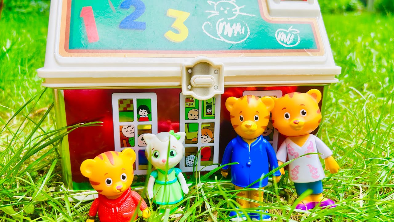 DANIEL Tiger’s Neighbourhood Fisher Price School Learning Letters ...
