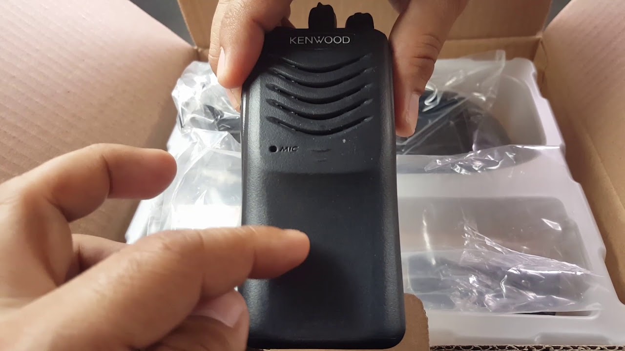 Kenwood tk2000 handheld radio - YouTube