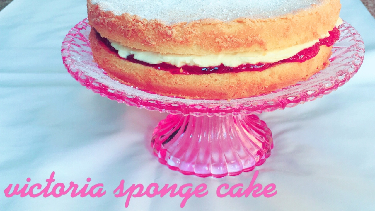HOW TO MAKE VICTORIA SPONGE CAKE ( EASY) - YouTube