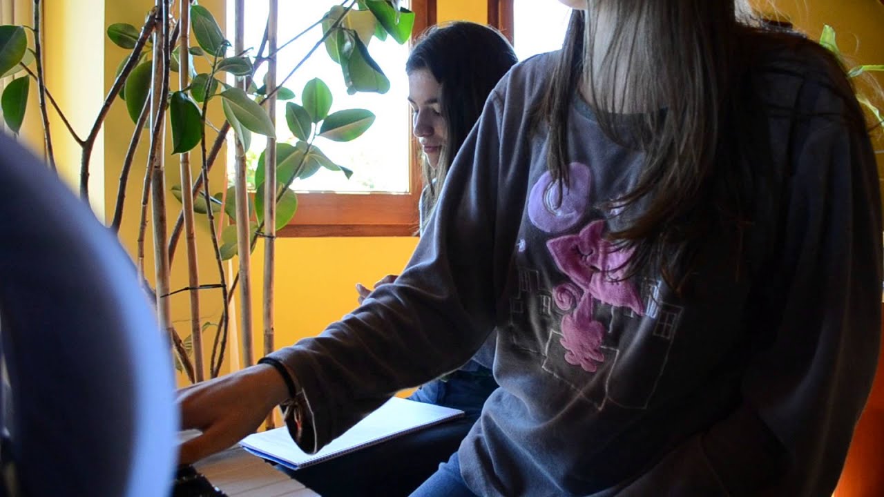 Tecla Negra - Abril Sais Saurí i Laura Coll - YouTube