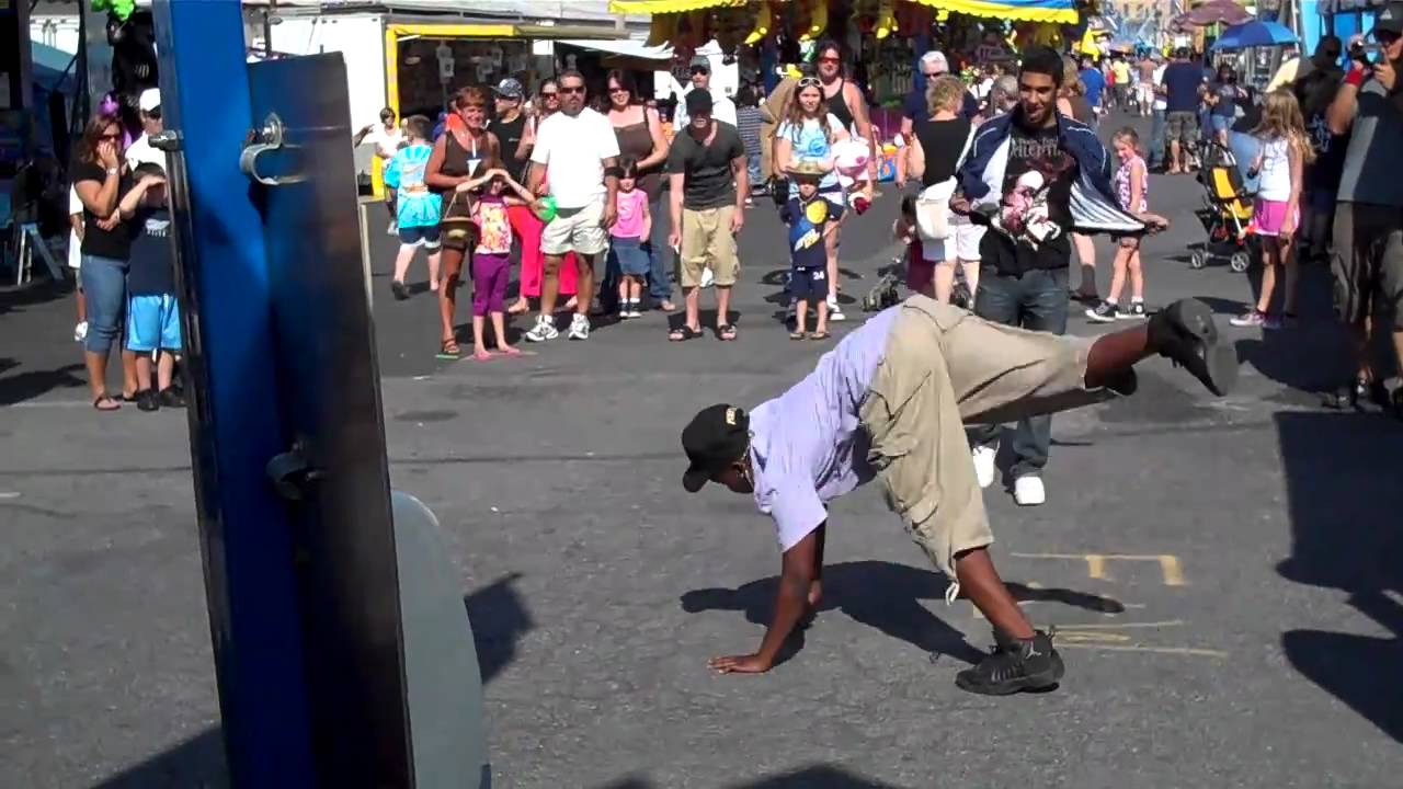 Break Dancing at The Allentown Fair - YouTube