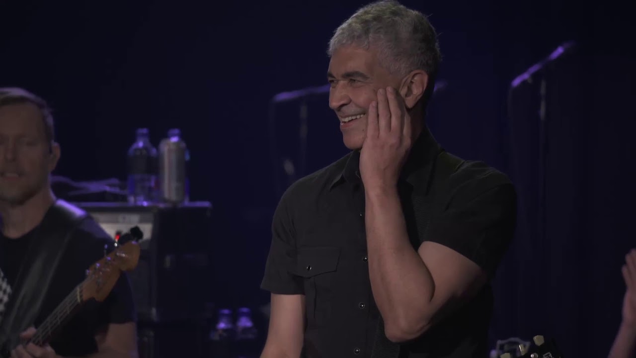 Great story about Pat Smear and The Germs at The Roxy - YouTube