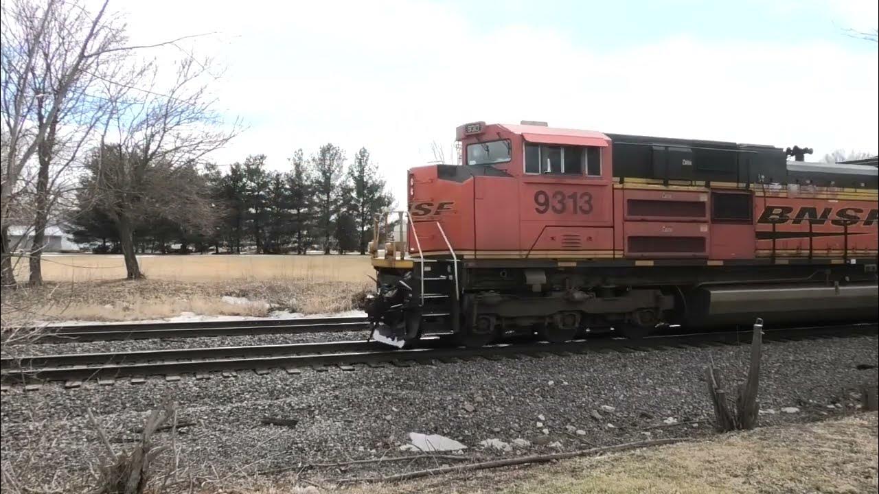 BNSF 9149 West in Wyanet, IL 2/12/22 - YouTube