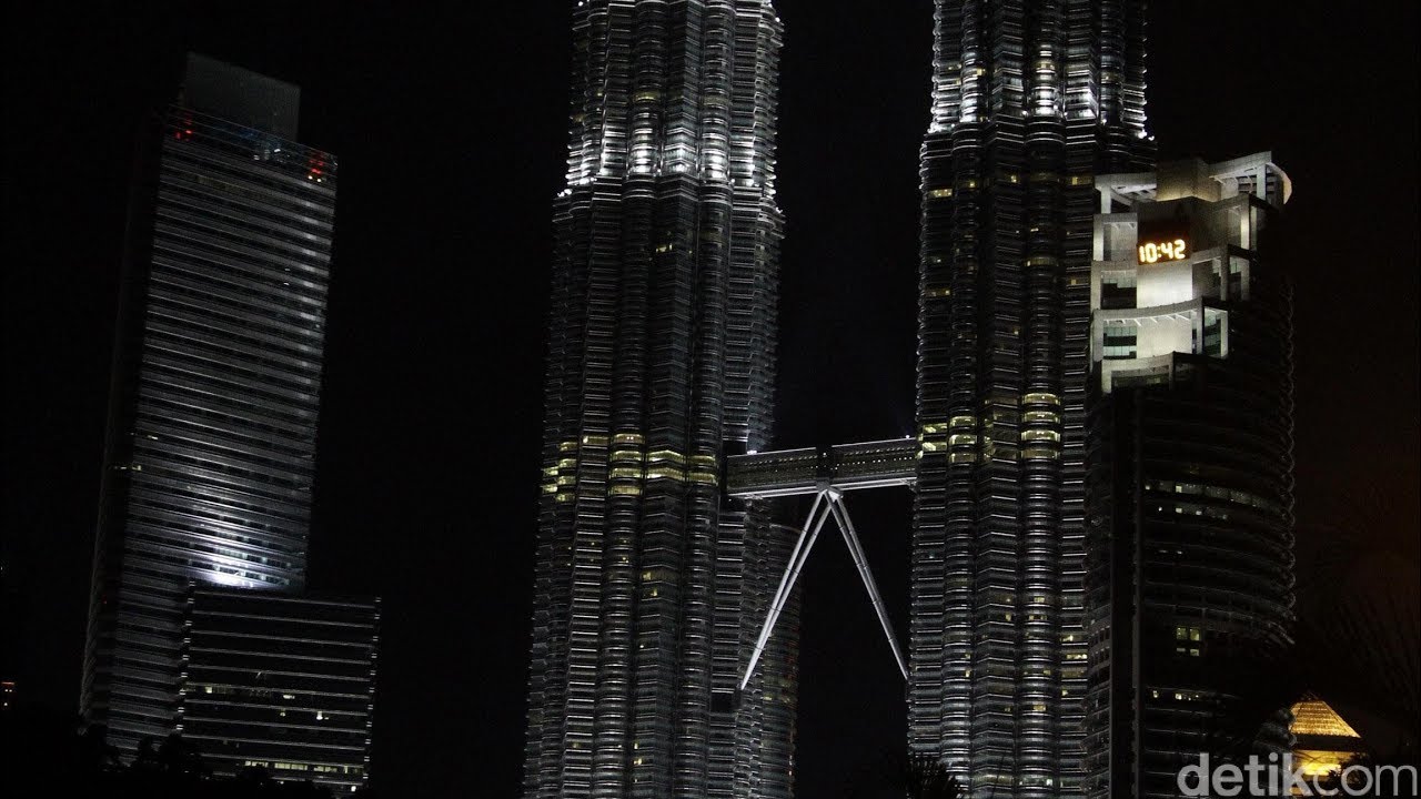 Melihat Kota Kuala Lumpur dari Menara Kembar Petronas! - YouTube
