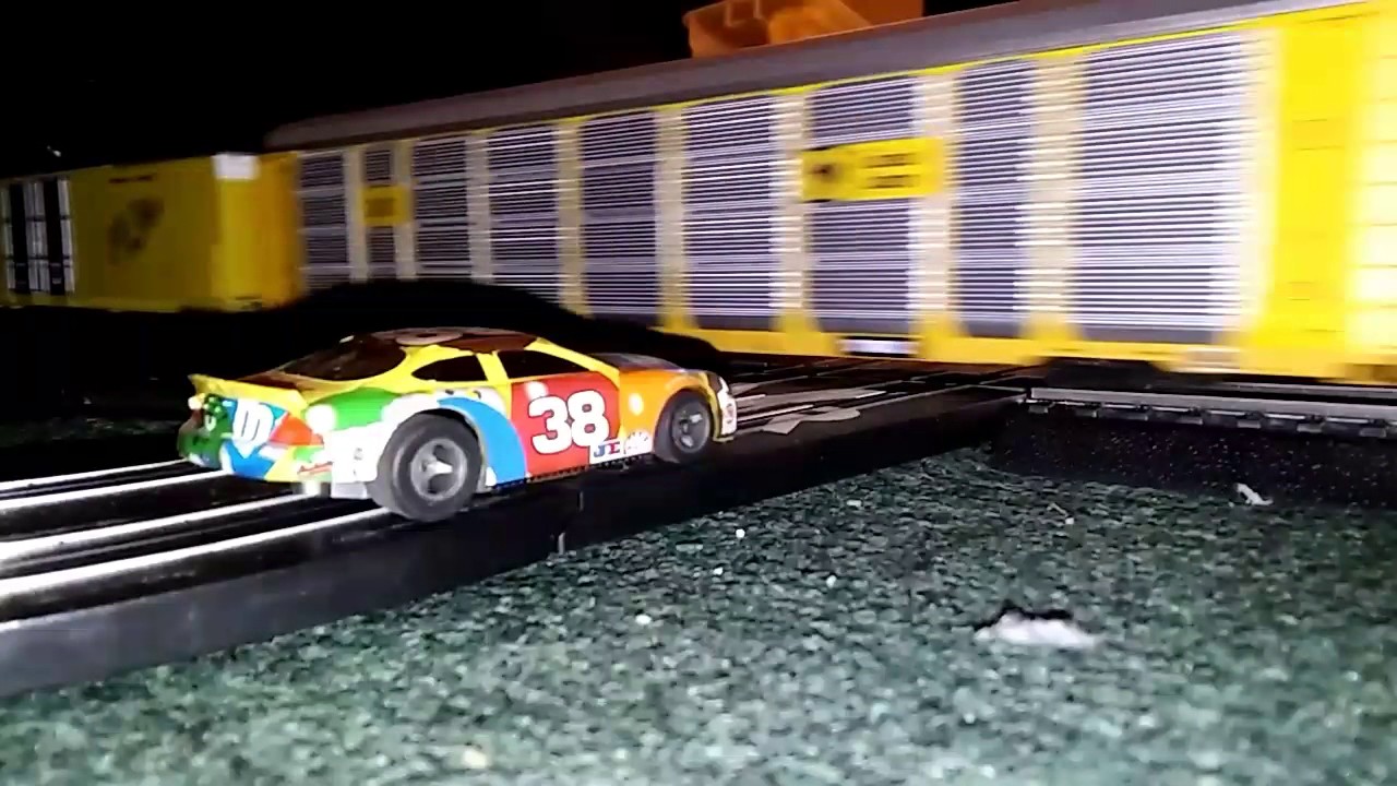 Ho scale Southern pacificauto train vs slot car - YouTube