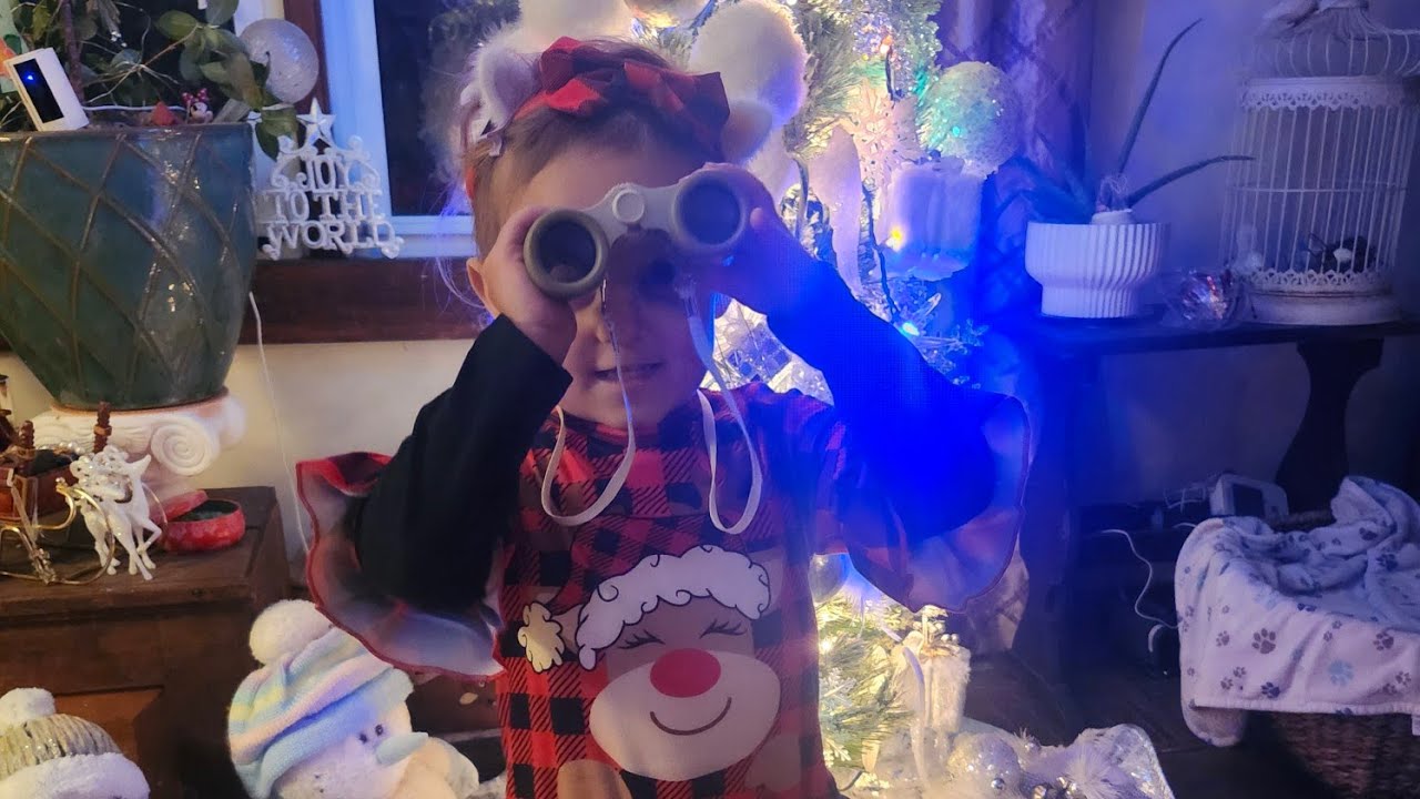 Emma Opens her Christmas Stocking 🎄 - YouTube