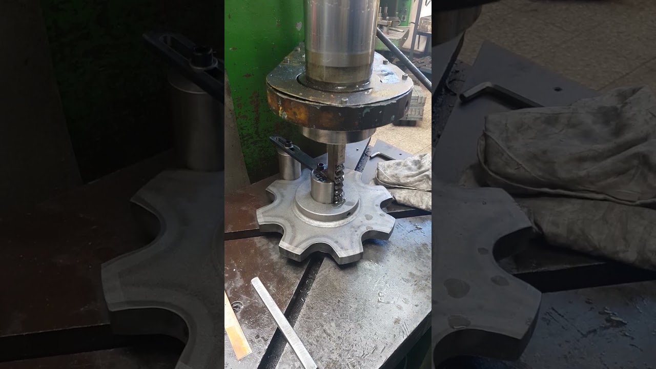 Wykonywanie rowka wpustowego 22mm na prasie hydraulicznej korzystając z ...