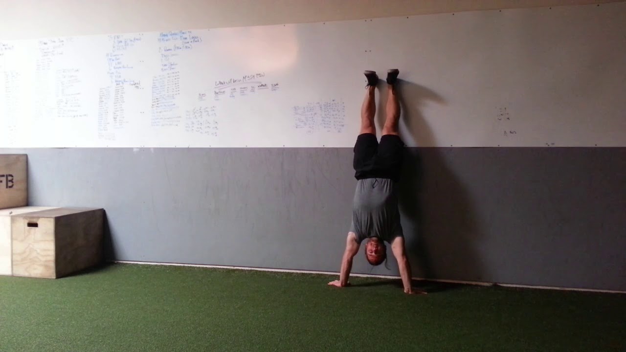 Static Handstand Hold to Controlled Negative - YouTube