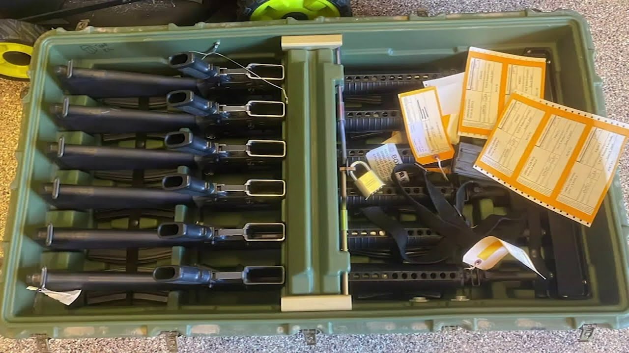TX: BOXES OF M16 WEAPONS SHIPPED TO HOUSTON COUPLE - YouTube
