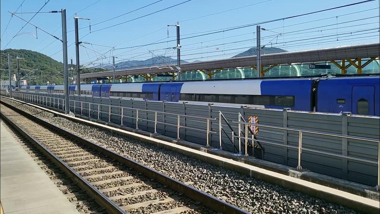 서울행 KTX산천 복합 김천구미역 통과 - YouTube