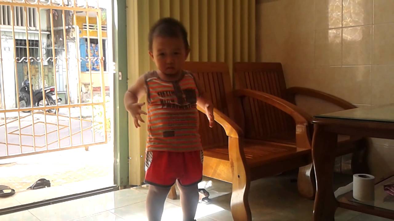 Cu MOON nhay HIPHOP - CON HEO DAT 1 - YouTube