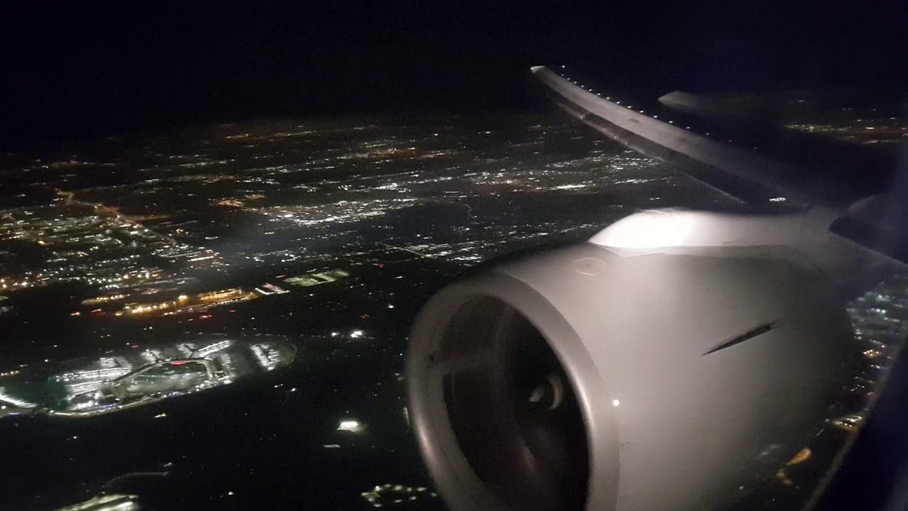 Emergency Landing at Chicago ORD, American Airlines 777-300 Business ...