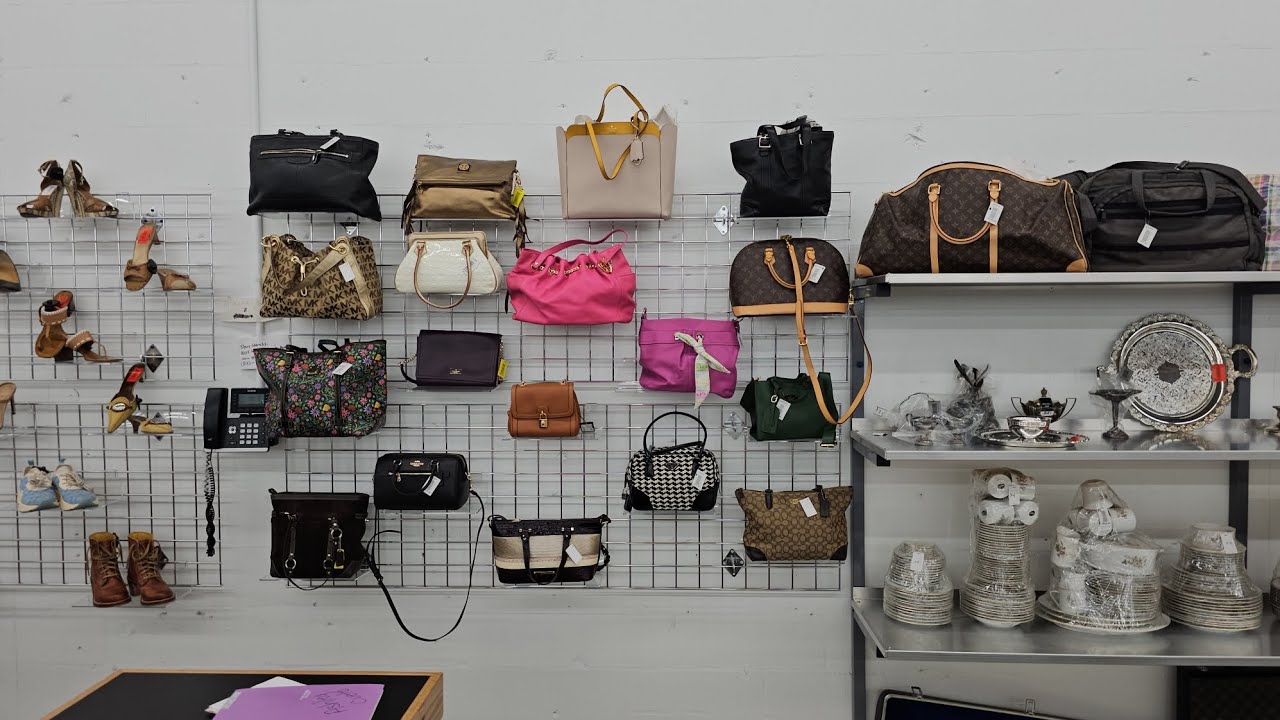 FRESHLY STOCKED! Thrift with me at Red, White & Blue! - YouTube